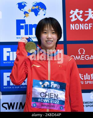 Gold medalist Chen Yuxi of China, centre, stands with silver medalist ...