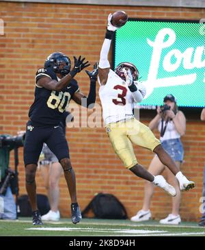 October 22, 2022: Boston College senior Zay Flowers (4) catches ball ...