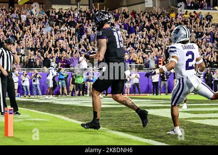 TCU tight end Jared Wiley (19) catches a touchdown pass against BYU ...