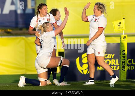 England's Rosie Galligan celebrates with captain Marlie Packer after ...