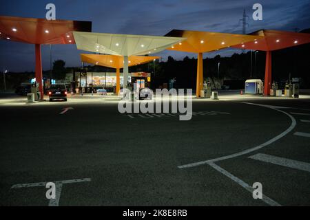 Repsol gas station desingned by Norman Foster in 1997. Benalmádena ...