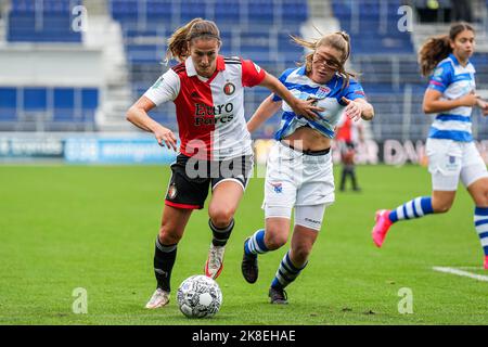 Zwolle - Pia Rijsdijk of Feyenoord V1, Maud Rutgers of PEC Zwolle ...