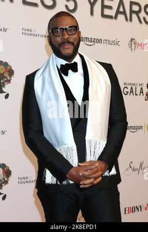 LOS ANGELES - OCT 22: Tyler Perry at the 5th Annual Wearable Art Gala ...