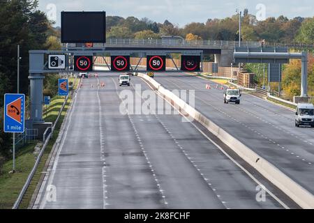 Taplow, Buckinghamshire, UK. 23rd October, 2022. The M4 is closed this ...