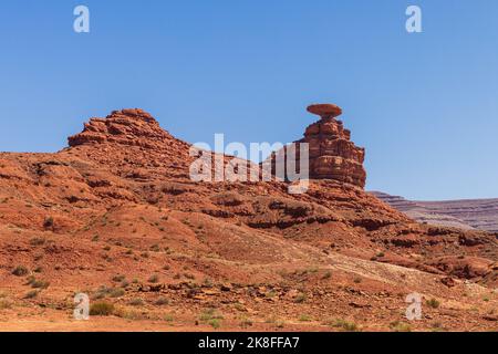 Famous rock Mexican Hat near Monument Valley Stock Photo - Alamy