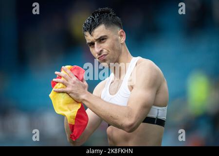 Marc Roca #8 of Leeds United claps his hands and applauds the ...