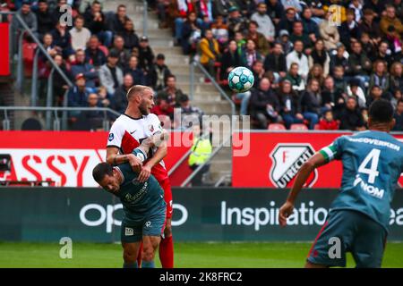 UTRECHT, NETHERLANDS - OCTOBER 23: Mike van der Hoorn of FC Utrecht, Joshua Kitolano of Sparta ...