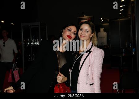 Djamila Rowe und Yvonne Woelke auf der 25. Venus Berlin 2022 in den ...