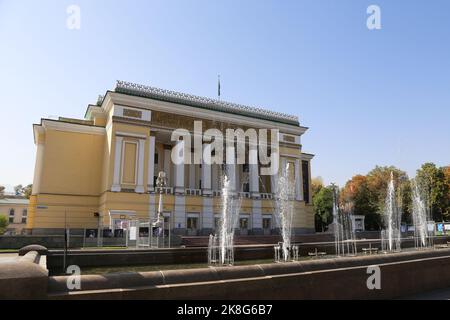 Abay Opera House (Kazakh National Opera and Ballet Theatre), Kabanbay ...