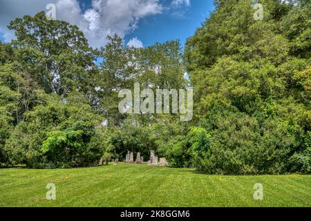 The Lenoir Family Cemetery at Fort Defiance, the historic18th Century ...