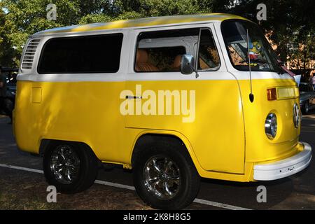 Yellow VW bus Stock Photo - Alamy