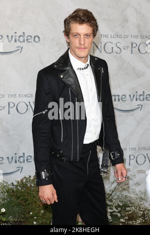 Robert Strange attends the World premiere of "The Lord Of The Rings ...