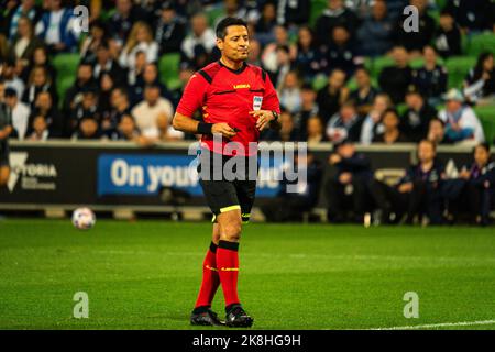 Australian referee Alireza Faghani during Paris St. Germain and Chelsea ...