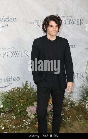Edward Blumel attends the World premiere of "The Lord Of The Rings: The ...
