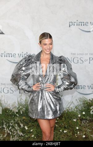 Stefania Roitman attends the World premiere of "The Lord Of The Rings ...