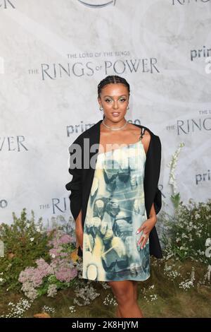 Cora Kirk attends the World premiere of "The Lord Of The Rings: The ...