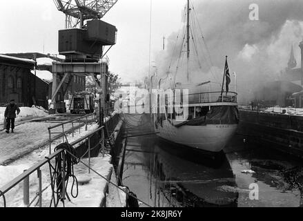 Horten March 12, 1985. The royal ship Norway is burning, it is located ...