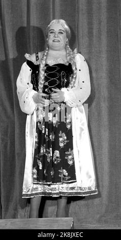 Oslo 19580201. Actor Kari Diesen in the Eastern Pomp and splendor as Fatima Puttimor and Ernst ...