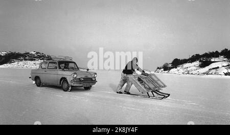 Jomfruland February 23, 1963. Ice winter 1963. The residents of ...
