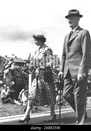 Oslo 19550625. Queen Elizabeth II on a state visit to Norway. Queen ...