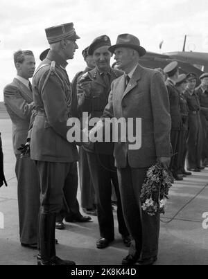 Oslo 19450603 General Otto Ruge comes to Fornebu after five years in ...