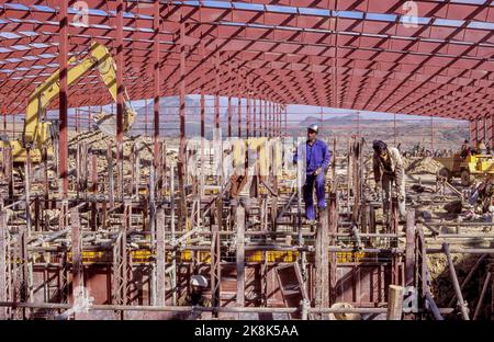 Ethiopia, Addis-Abeba region, A factory building is being constructed ...