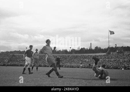 Oslo 19460915: Football - international match Norway - Sweden (0-3 ...