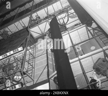 Oslo, 19521121. Preparations for the opening of the Folketeateret. The ...