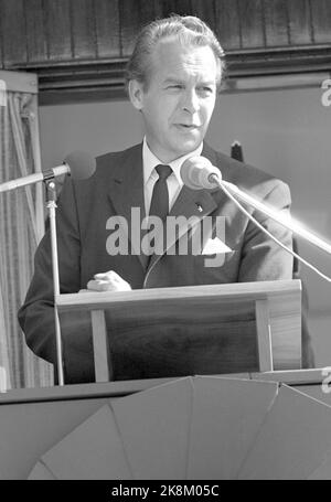 Oslo - Lillehammer, September 1969. Election campaign on Skinner - vgs ...