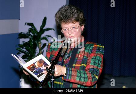 Oslo 19901124 - Politician Jan P. Syse (H) celebrates his 60th birthday ...