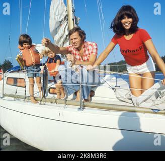Nesøya 197508. Artist Wenche Myhre with her husband Torben Friis-Möller ...