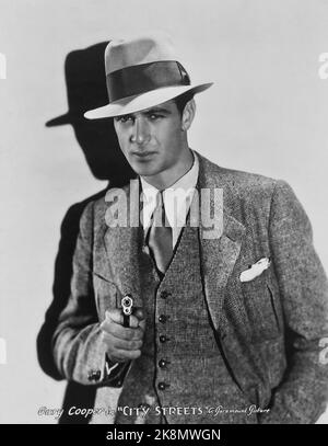 Western portrait of American Actor GARY COOPER in THE SPOILERS 1930 ...