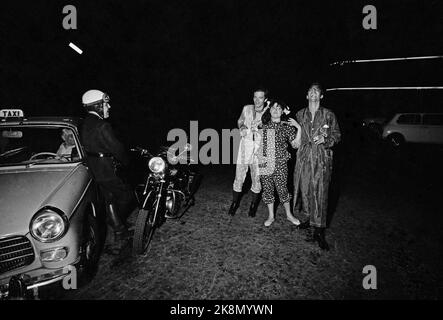 Guests attending the pyjama party organized by the French singer Régine ...