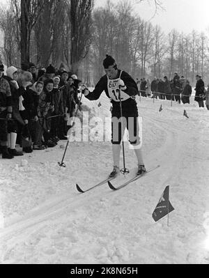 Oslo 19670108 Monolittrennet in Frogner Park. After the run, skier and ...