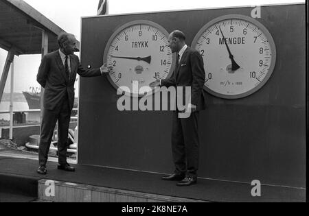 Sola 19710804 The first Norwegian raw oil comes to the Shell refinery ...