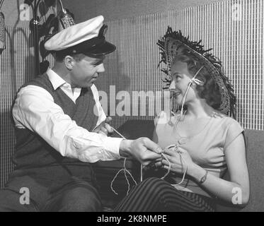 Slemdal 19580426. At the home of the actor-couple Lasse Kolstad and Bab ...