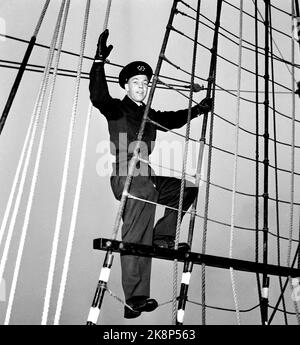 Oslo 19561208. Actor Lasse Kolstad and Bab Christensen together on the ...