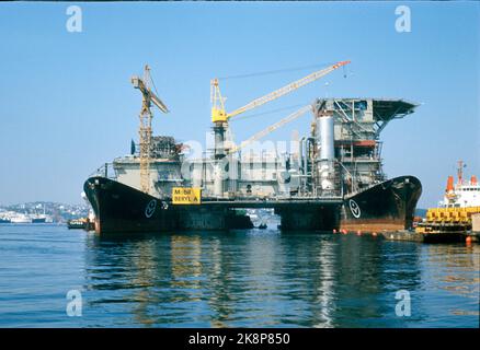 Stavanger 19750610: The steel deck for the oil drilling platform ...