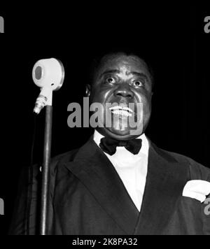 Oslo 1952; Trumpet player and singer Louis Armstrong (1901-1971) gave ...