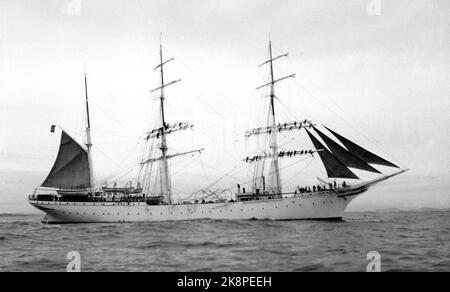 195207. Bergen's school ship "Statsraad Lehmkuhl" The 1700 tonnes of ...