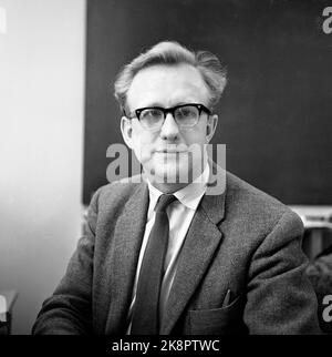 Oslo 19641111111 Professor Johan Galtung Smiling portrait. Photo: NTB ...