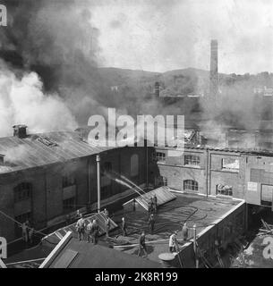 Oslo 195905. Large fire in the industrial building at Nebb on Skøyen ...