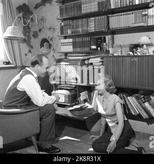 Slemdal 19580426. At the home of the actor-couple Lasse Kolstad and Bab ...
