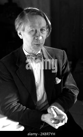 19530606. Composer Harald Sæverud in his home on "Siljustøl". Serious ...