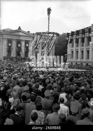 WW2 Oslo 19411004. Autumn Thanksgiving at the University Square in Oslo ...