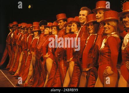 Oslo. "A Chorus Line" is set up on Chateau Neuf. Here Egil Monn Iversen, who is musically ...