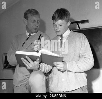 Oslo 19650601 Instructor Nils Reinhardt Christensen (TV) instructs Ole ...