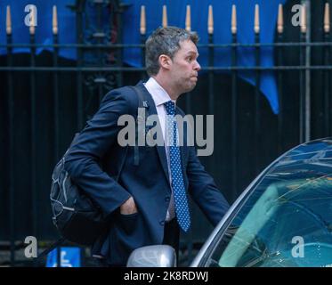 London, UK. 24th Oct, 2022. A happy Liam Fox arrivers at Conservative ...