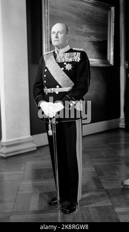 Oslo 19580506 King Olav in Marine Uniform. Official photography at the ...