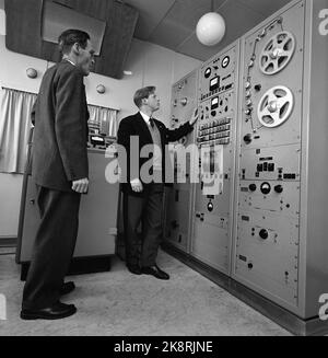 Oslo 18 May 1957. "The Monn-Keys" makes plate, here a machine used ...